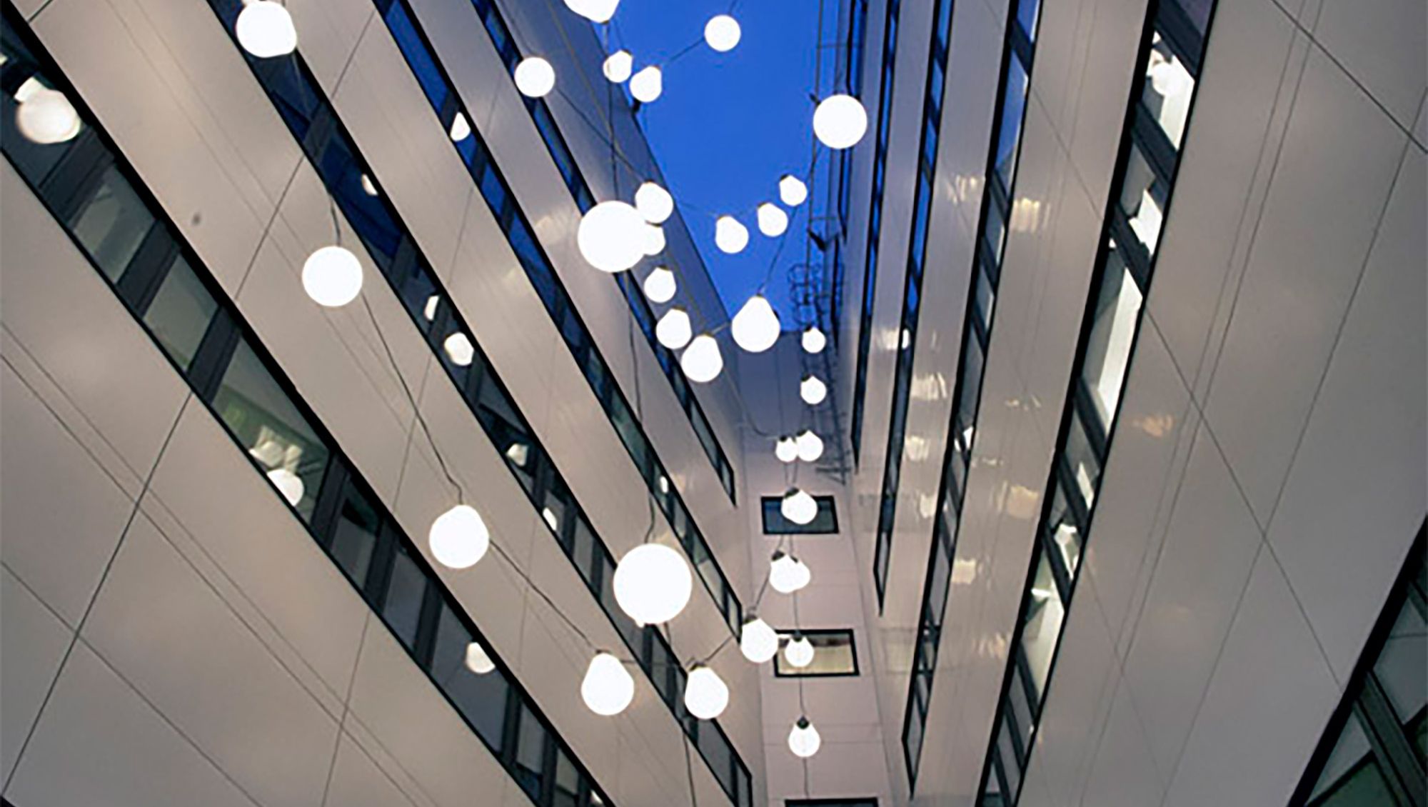 Anpassningsbara belysnings- och armaturhissar - LightLift